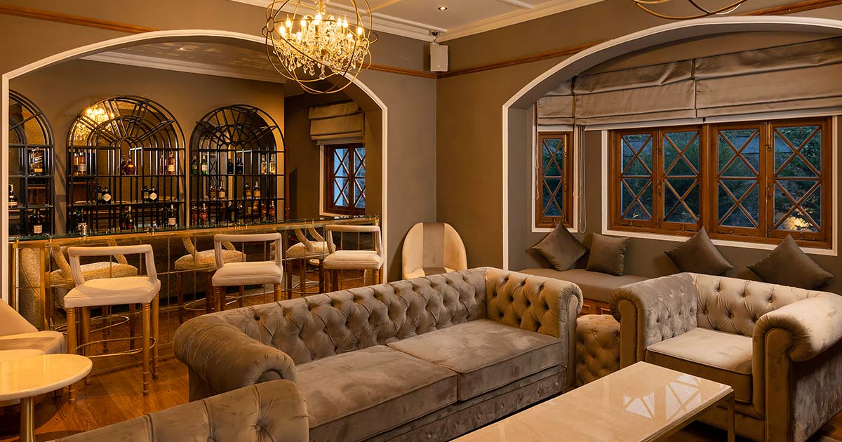 Luxury Hotel Bar | The Bellwood Manor